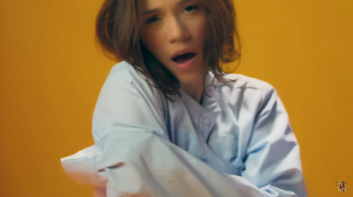 Shae Comeback, Lewat Lagu Love With You Sebagai Penyanyi Solo ...