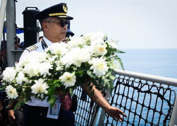 Lion Air dan Keluarga Korban Gelar Tabur Bunga di Perairan Karawang